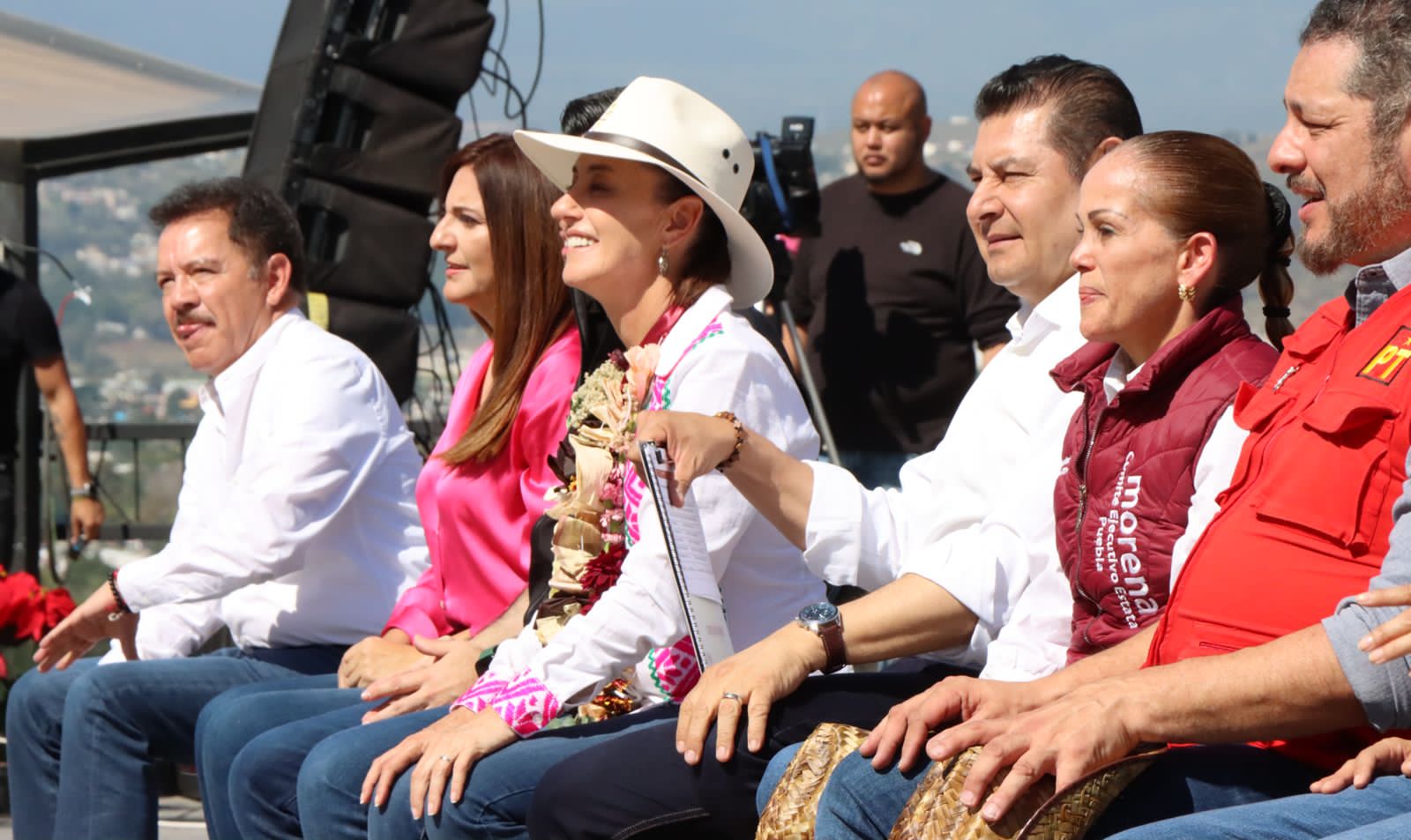 En Puebla conformamos una coalición ganadora, en unidad vamos a la ...